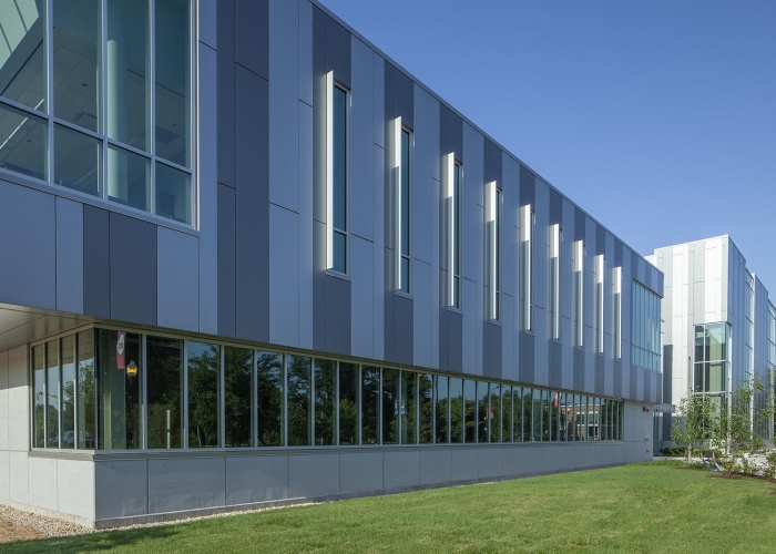 UIC COLLEGE OF ENGINEERING BUILDING - Accel Construction