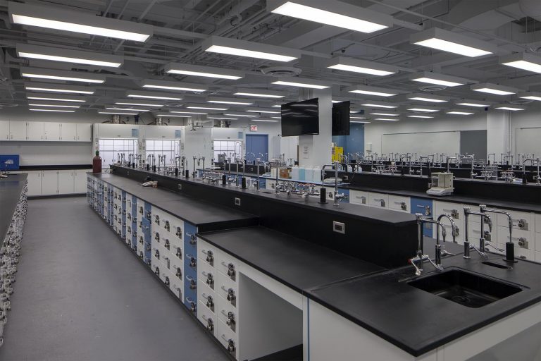 UIC CHEMISTRY LAB RENOVATION - Accel Construction